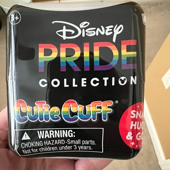 Disney | Toys | Nwt Walt Disney Pride Cute Cuff Buddy Stitch Snap Hug ...